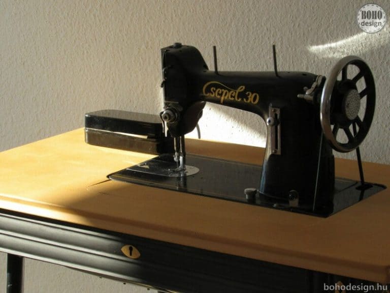 Egy újrafestett Csepel varrógép - BOHOdesign